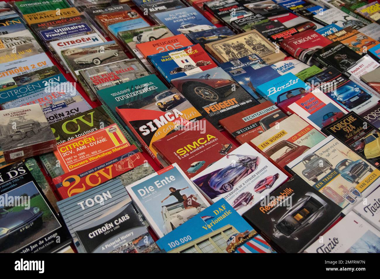 Library service models hi-res stock photography and images - Alamy