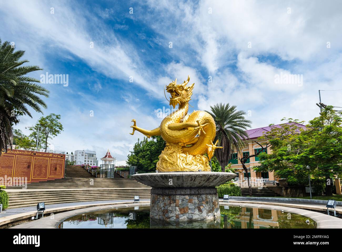 Golden Dragon Monument (Hai Leng Ong Monument Monument in the local ...