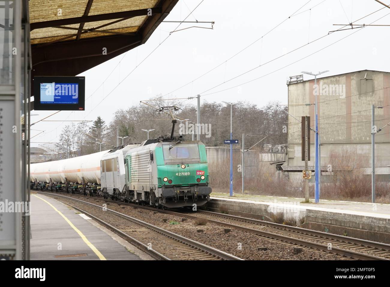 Freight train with wagons for gas transport approaching very quickly ...