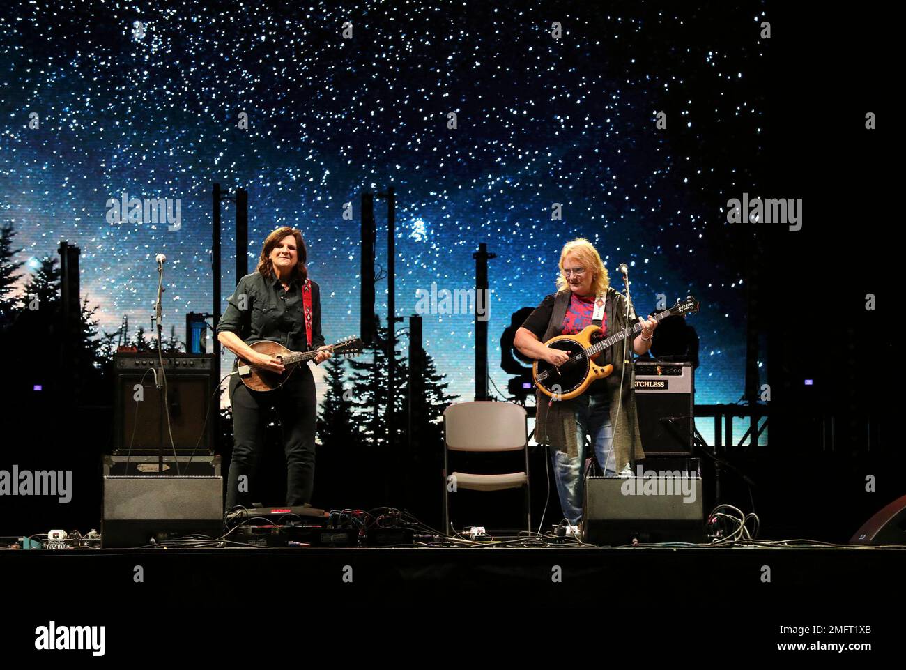 Amy Ray and Emily Saliers with the Indigo Girls perform during the Live ...