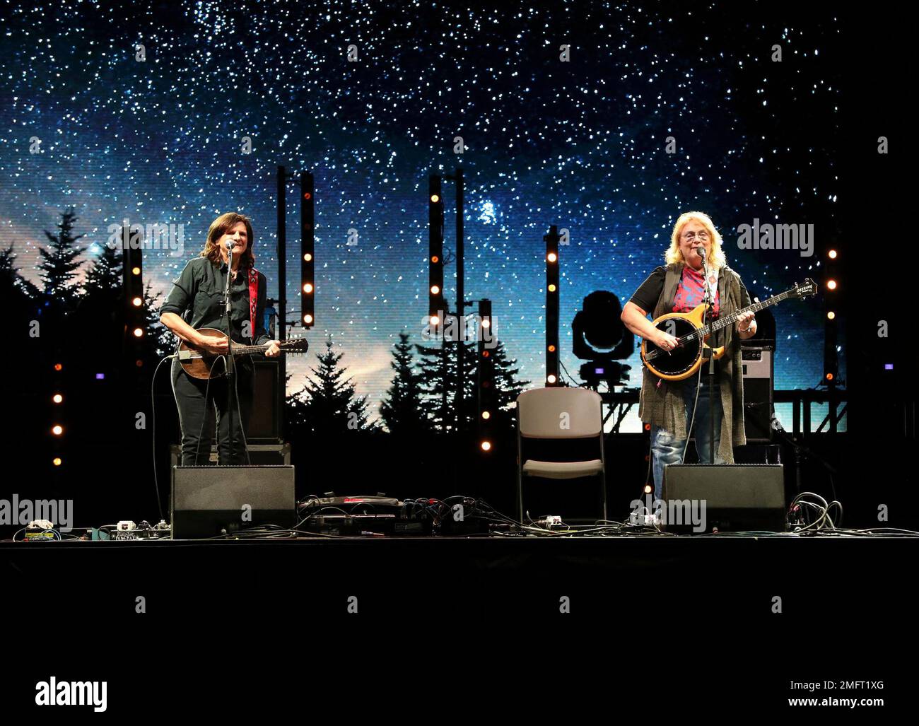 Amy Ray and Emily Saliers with the Indigo Girls perform during the Live ...