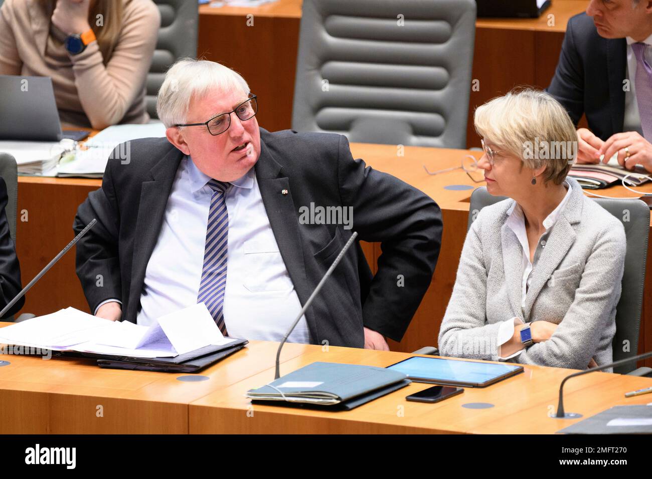 Th right bank hi-res stock photography and images - Alamy