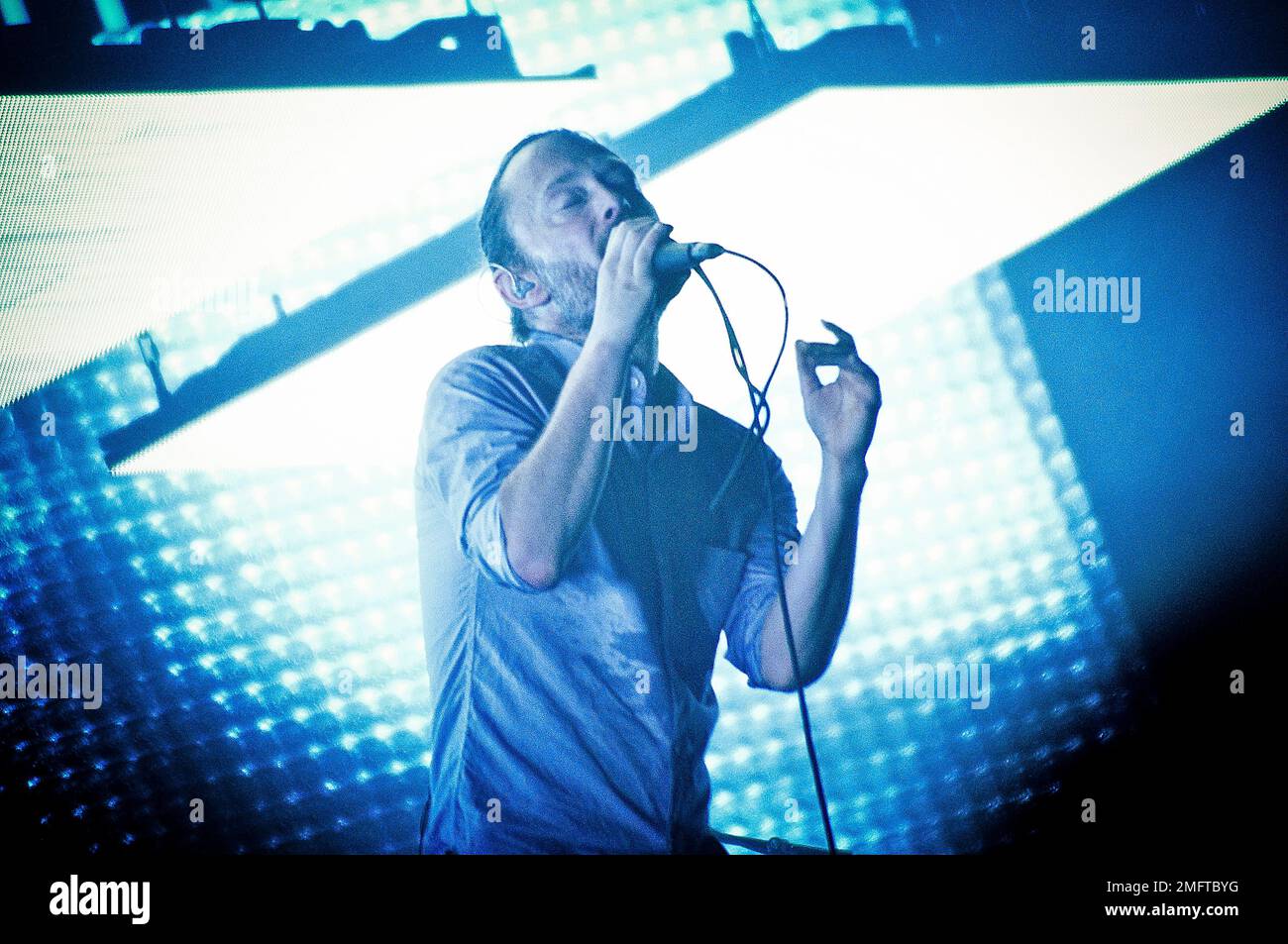 Radiohead live hi-res stock photography and images - Alamy