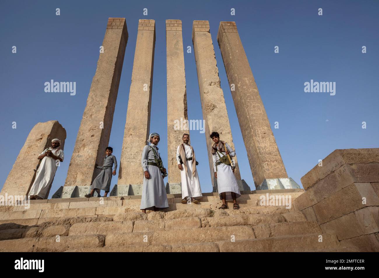 FILE - Armed men allied to Yemen's internationally recognized ...