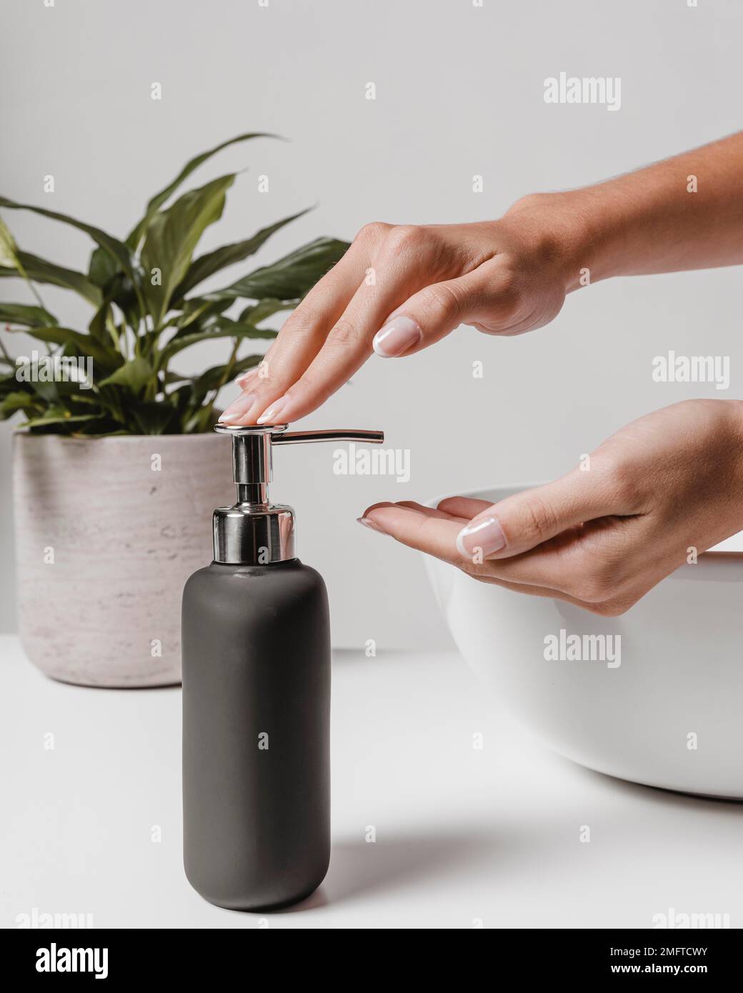 Liquid soap hi-res stock photography and images - Alamy