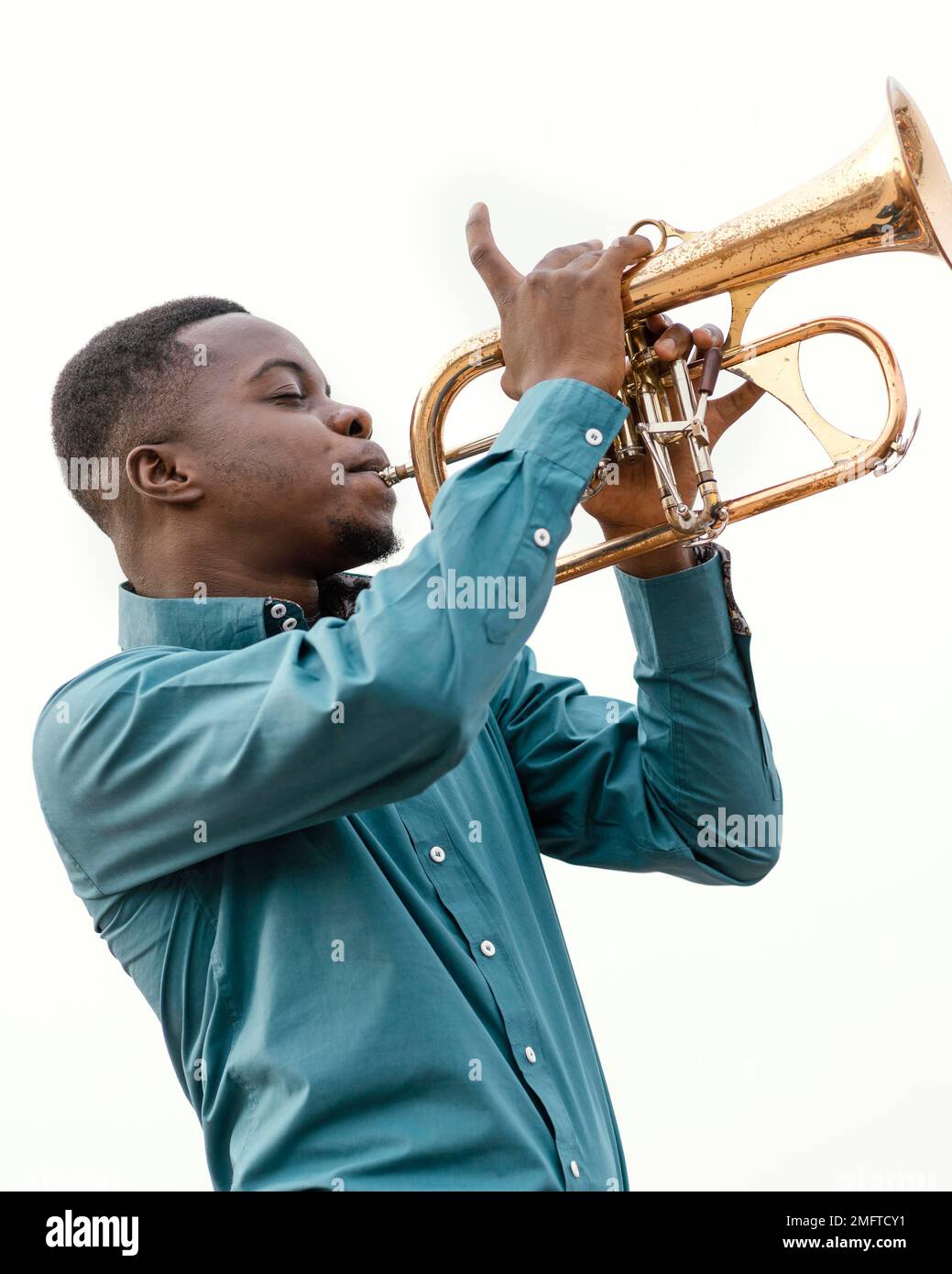 One man band instrument hi-res stock photography and images - Alamy