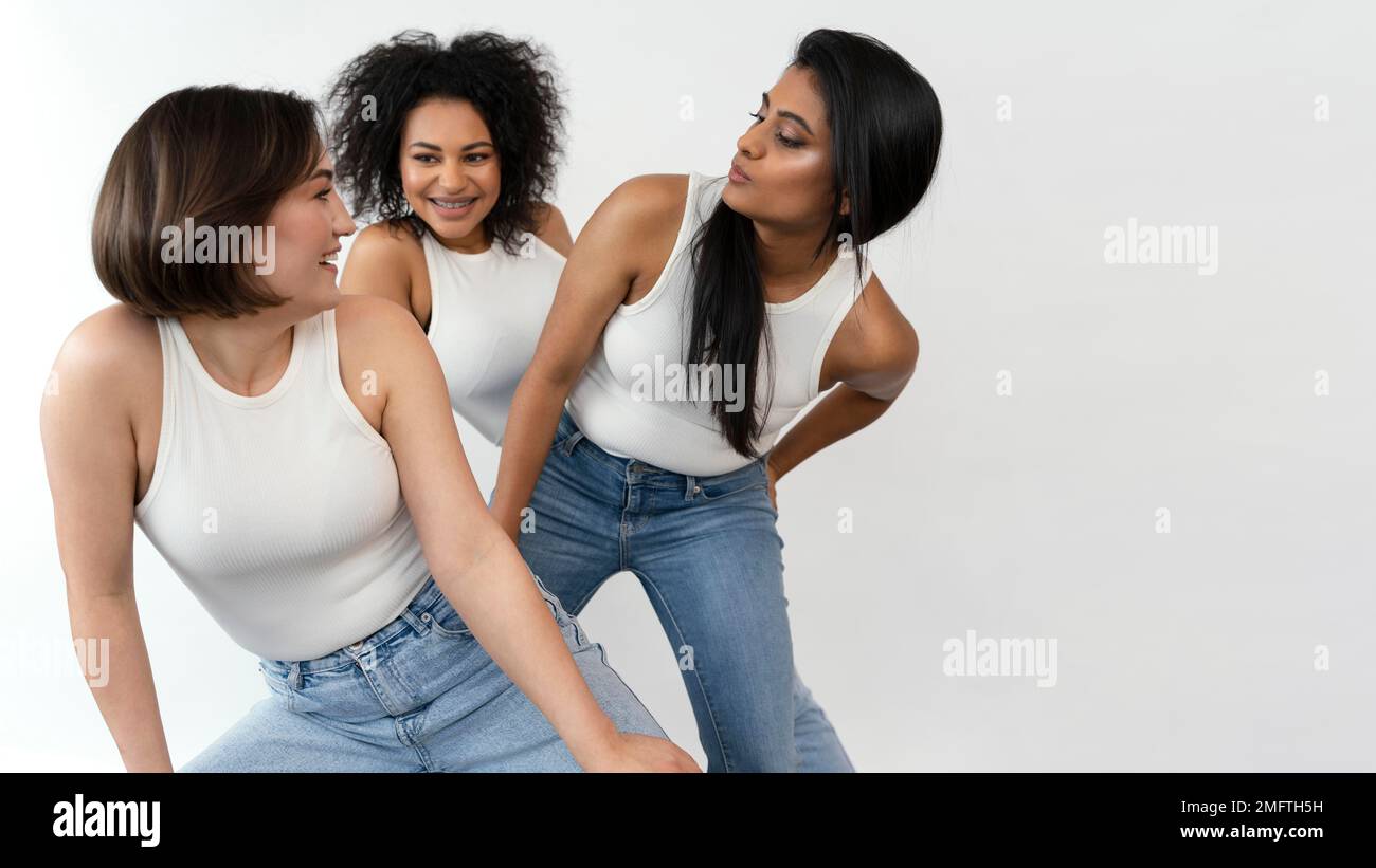 Teens enjoying hi-res stock photography and images - Alamy