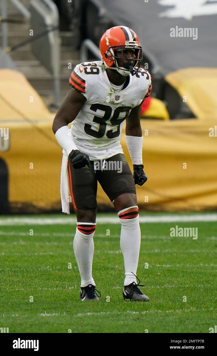 Cleveland Browns cornerback Terrance Mitchell (39) in action during an ...