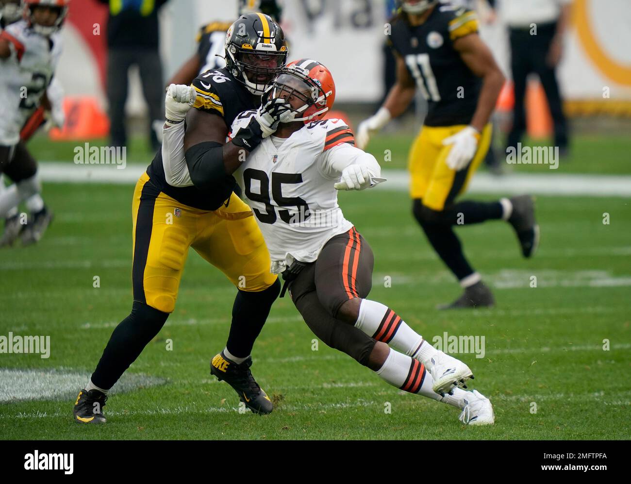 Pittsburgh Steelers offensive tackle Chukwuma Okorafor (76) blocks ...