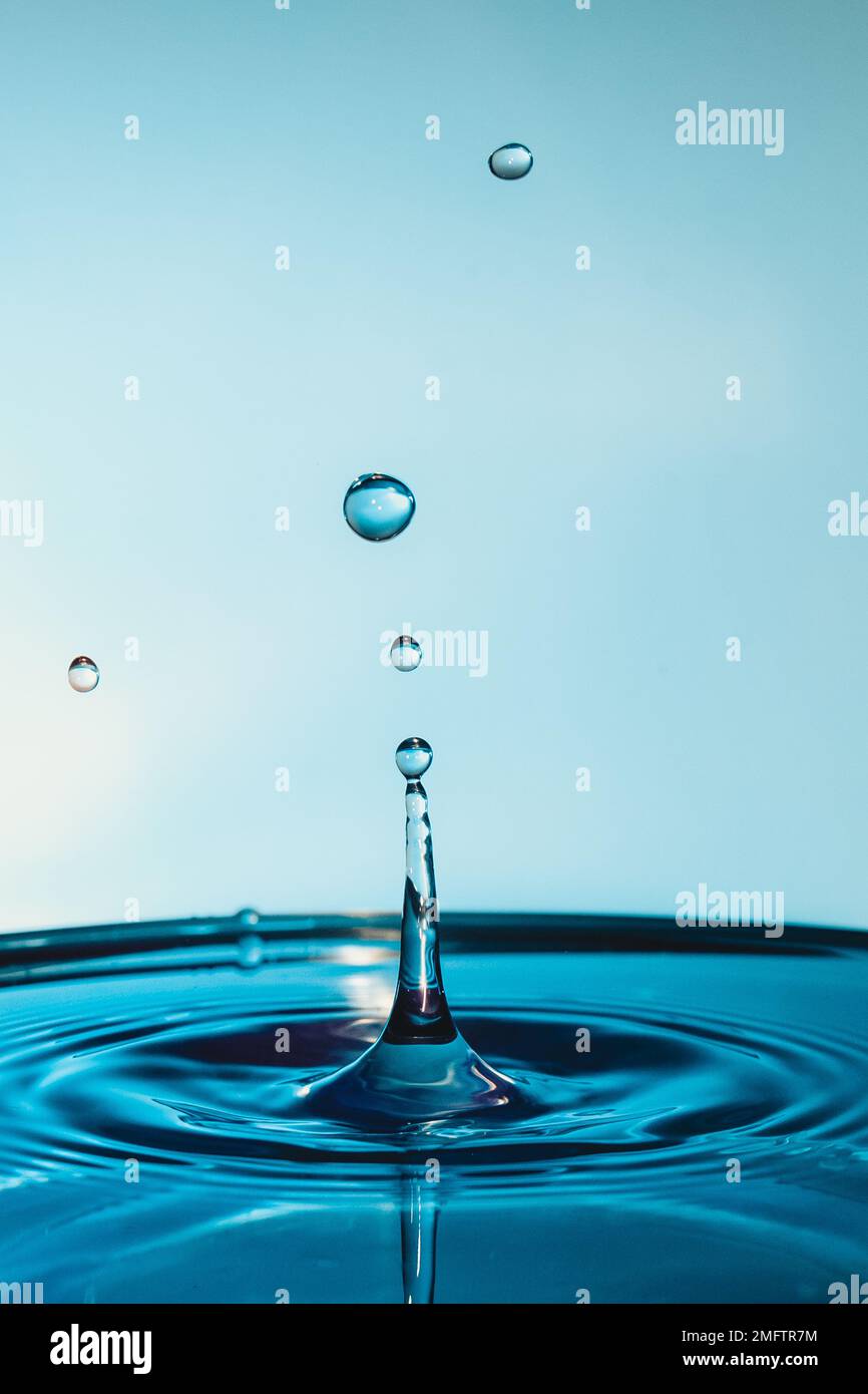 Water Drop Splash (Shallow DOF with focus on top drop Stock Photo - Alamy