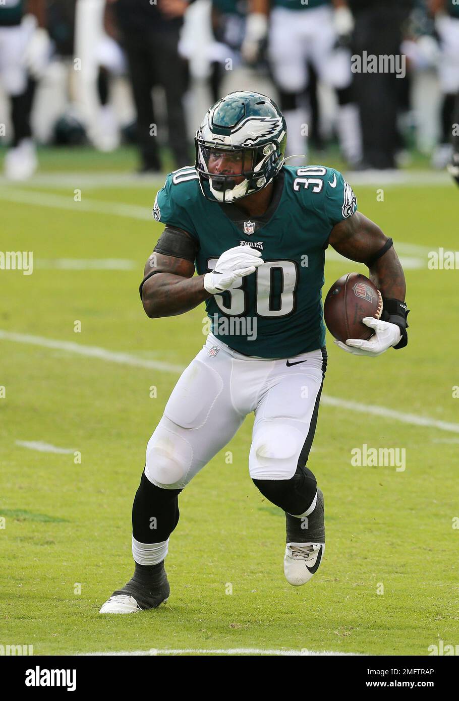 Philadelphia Eagles' Corey Clement (30) against the Baltimore Ravens ...
