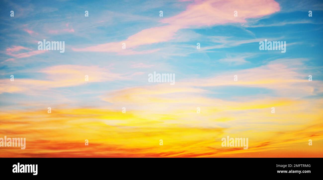 Dramatic sky with sun rays hi-res stock photography and images - Alamy