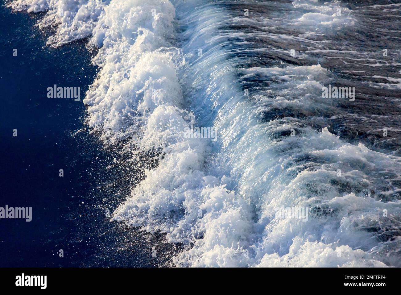 Bow wave hi-res stock photography and images - Alamy