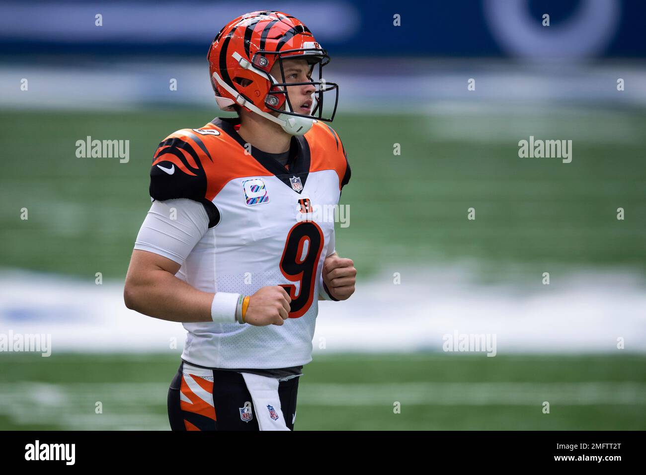Cincinnati Bengals quarterback Joe Burrow (9) runs to the huddle during ...