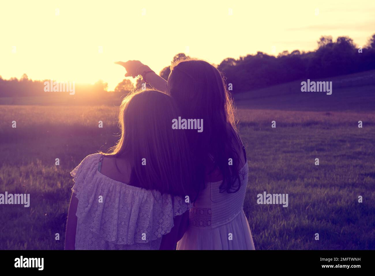 Silhouette of two girls at sunset hi-res stock photography and images ...
