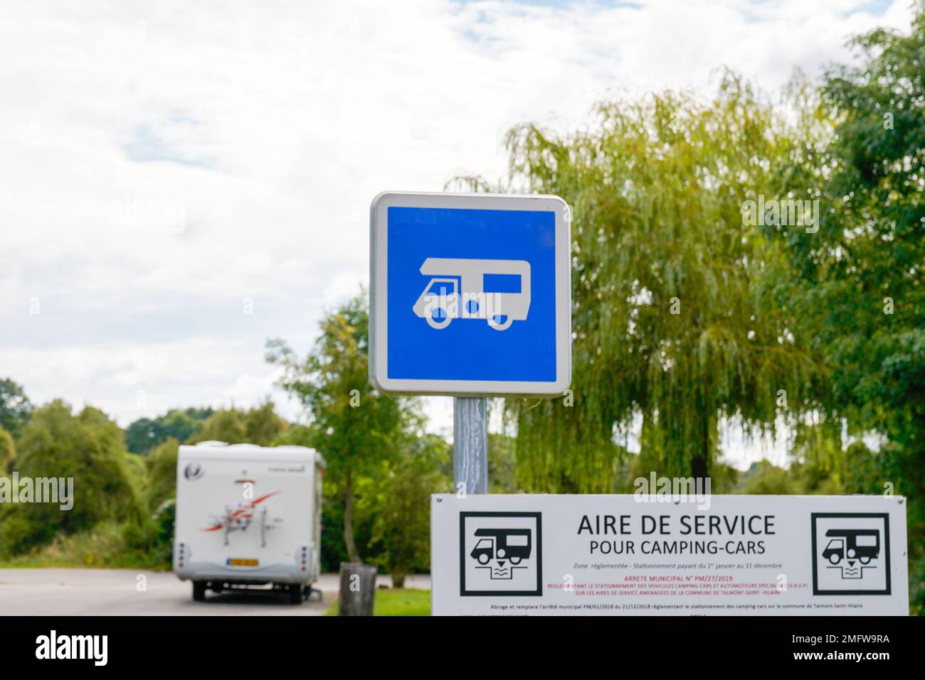 camper van parking sign area for motorhome signage with blue roadsign ...