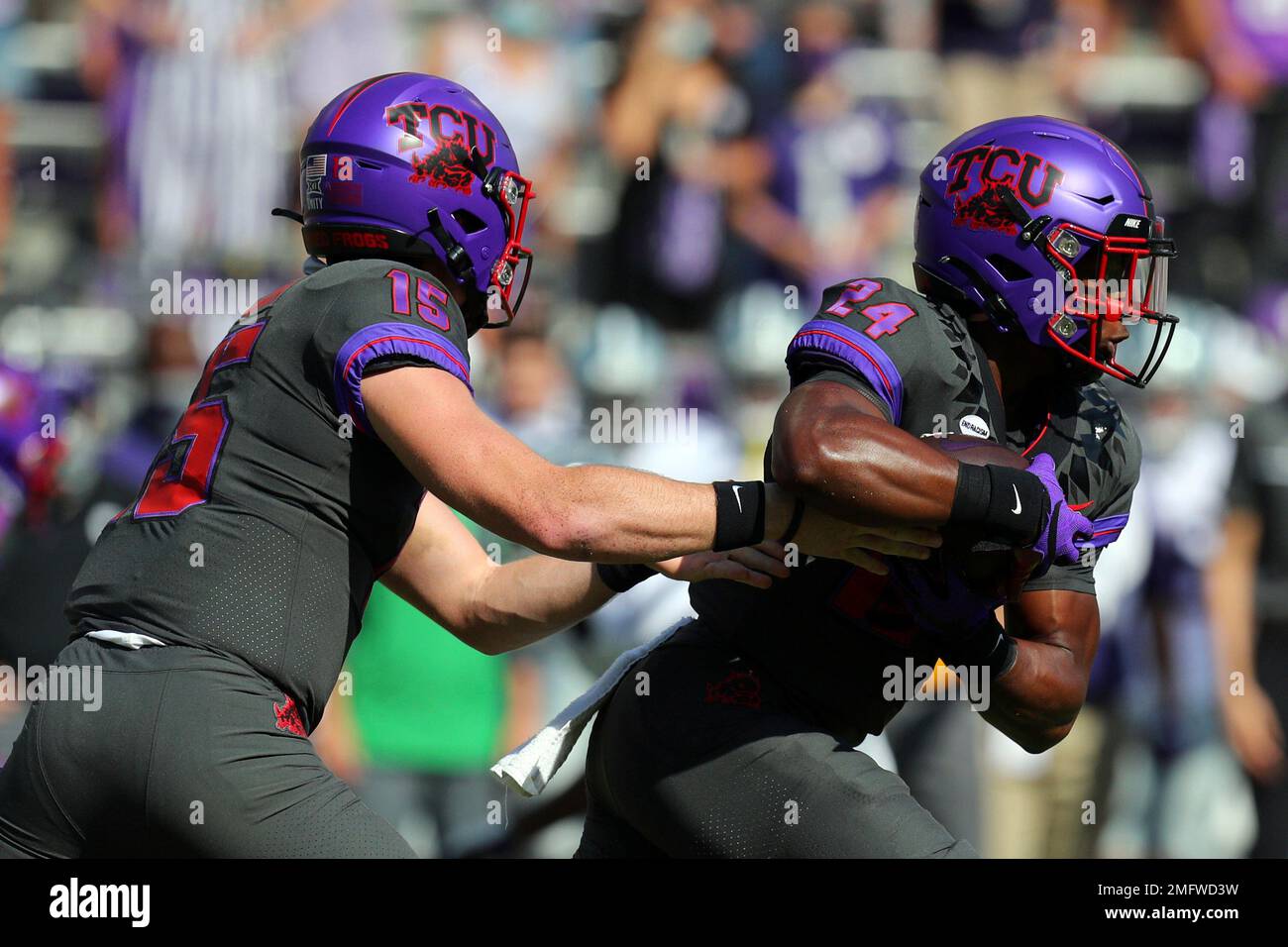 TCU quarterback Max Duggan (15) hands the ball off to running back ...