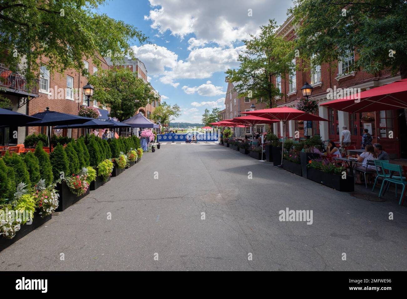 Pedestrian shopping promenade hi-res stock photography and images - Alamy