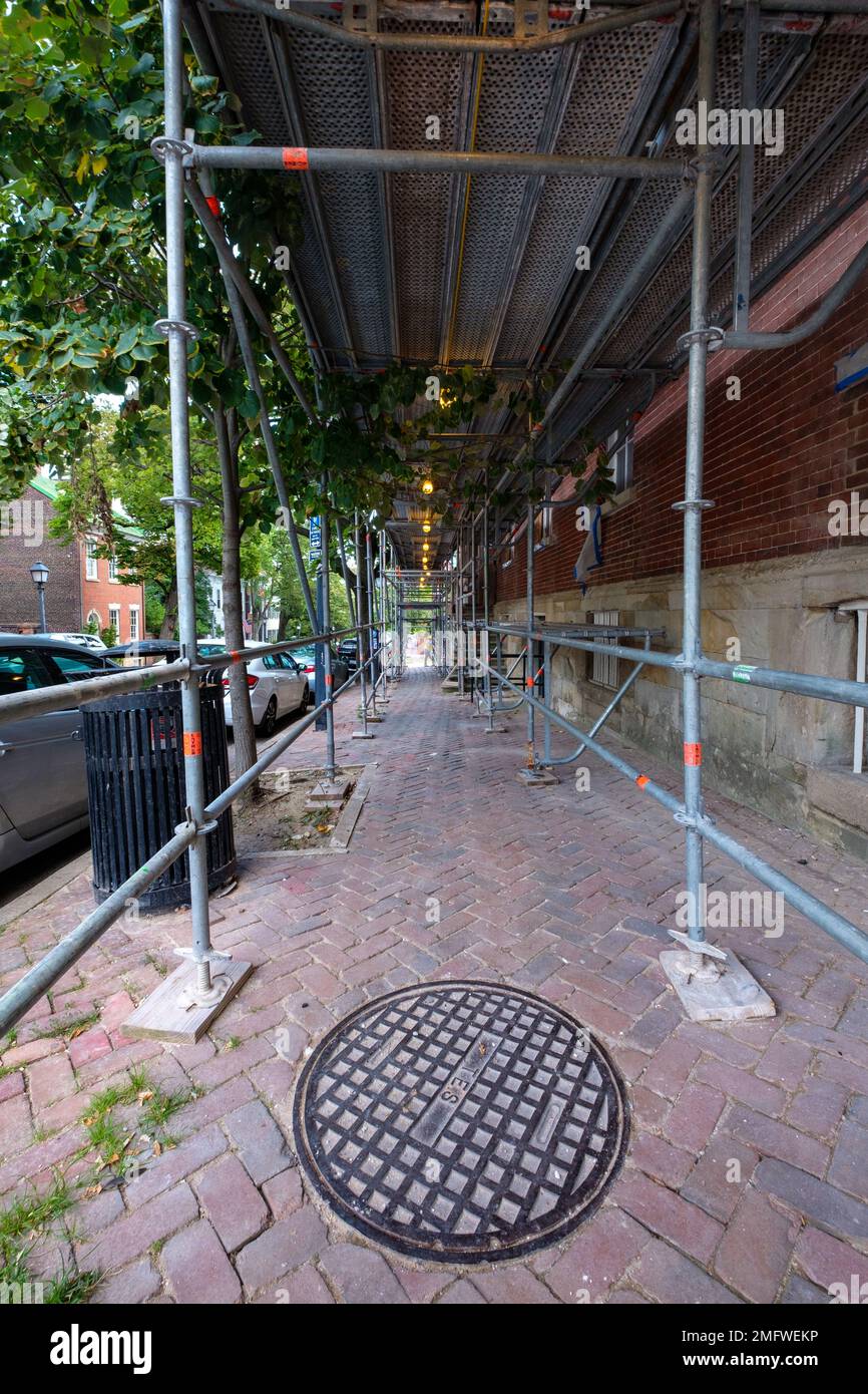 Walkway scaffold hi-res stock photography and images - Alamy