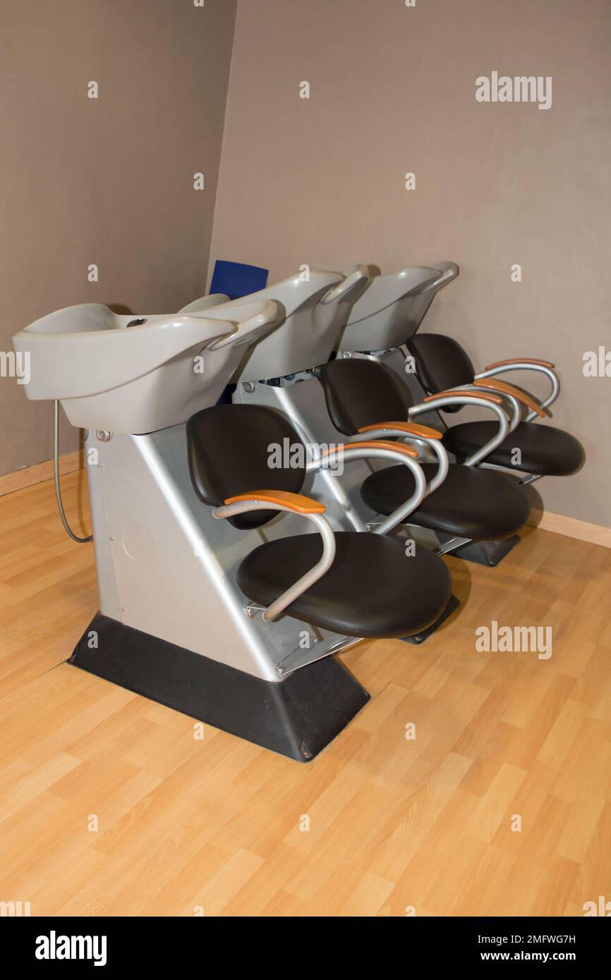 Hair wash basins hi-res stock photography and images - Alamy