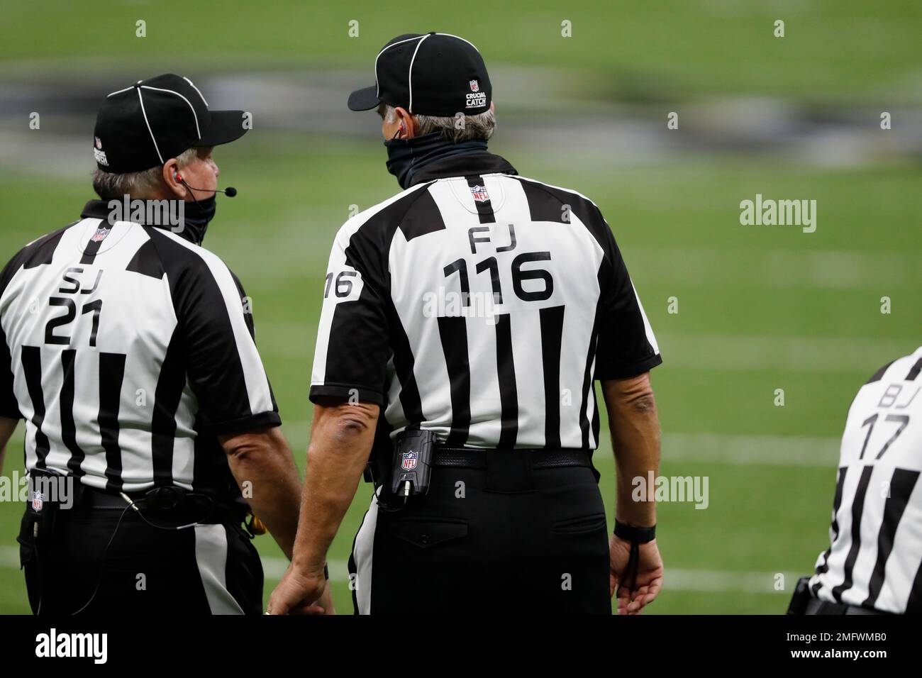 Side judge Jeff Lamberth (21) and field judge Mike Weatherford (116 ...