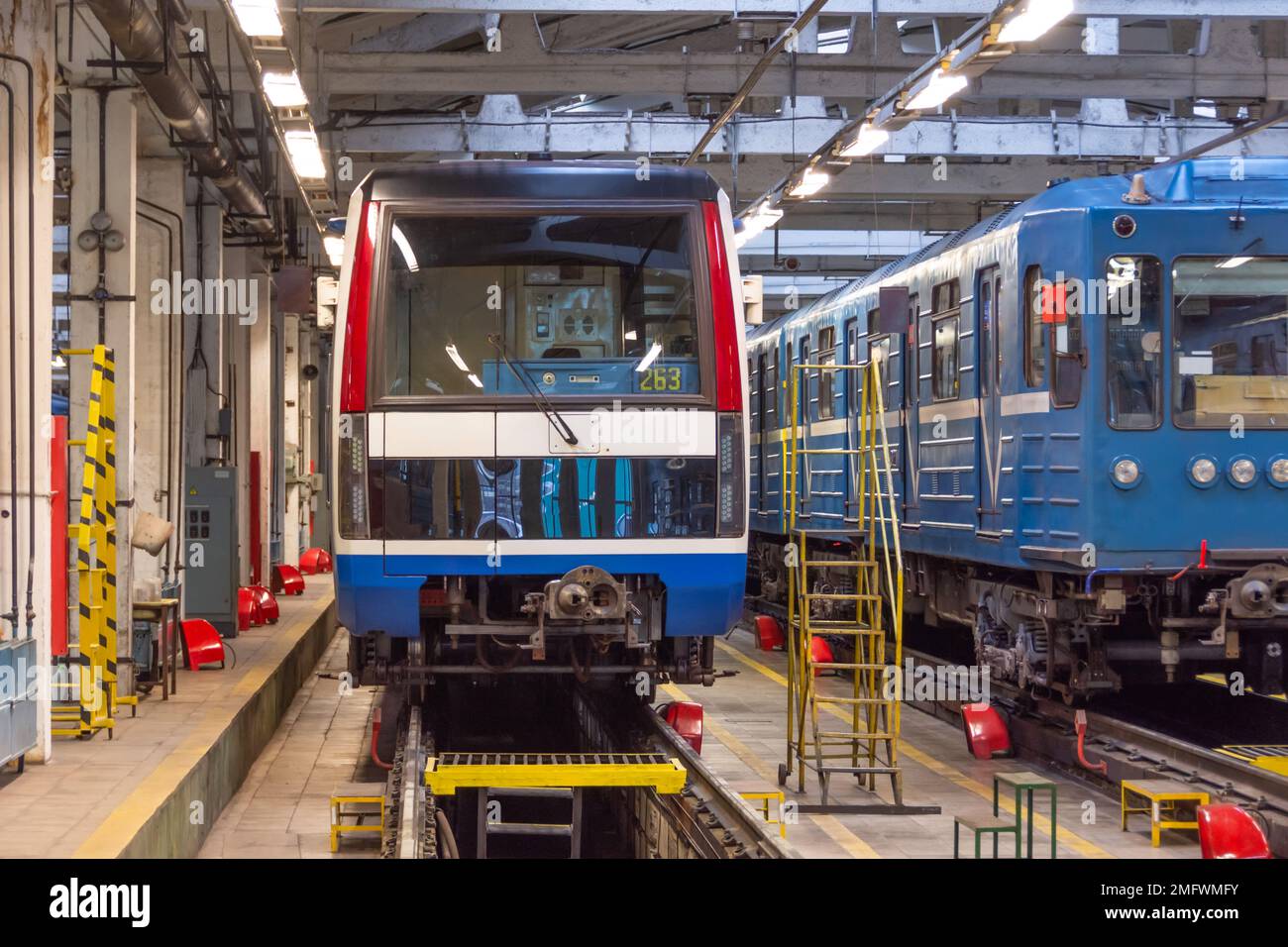 Subway car production hi-res stock photography and images - Alamy