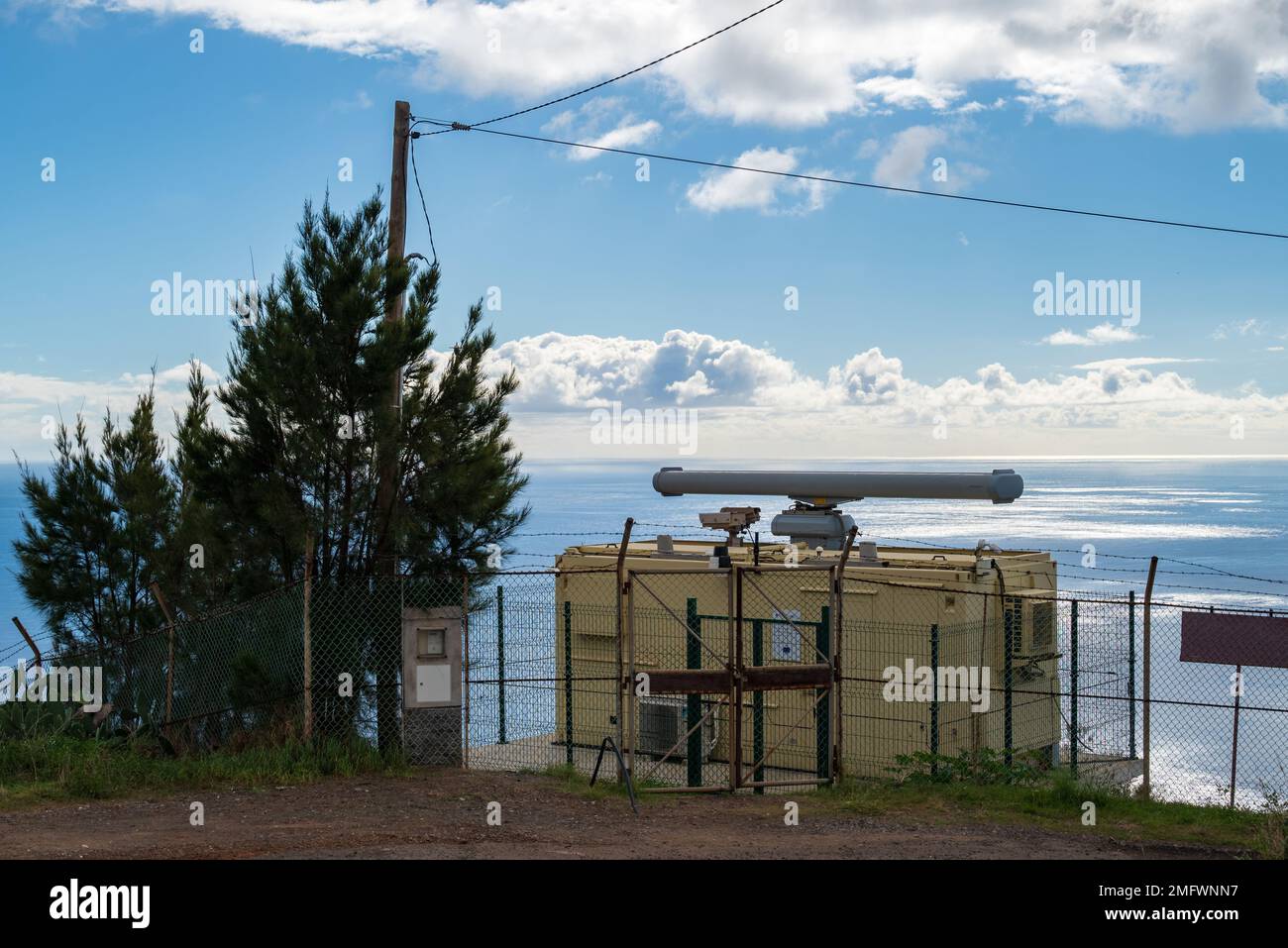 A fixed radar station scans the horizon, the image from Funchal Madeira ...