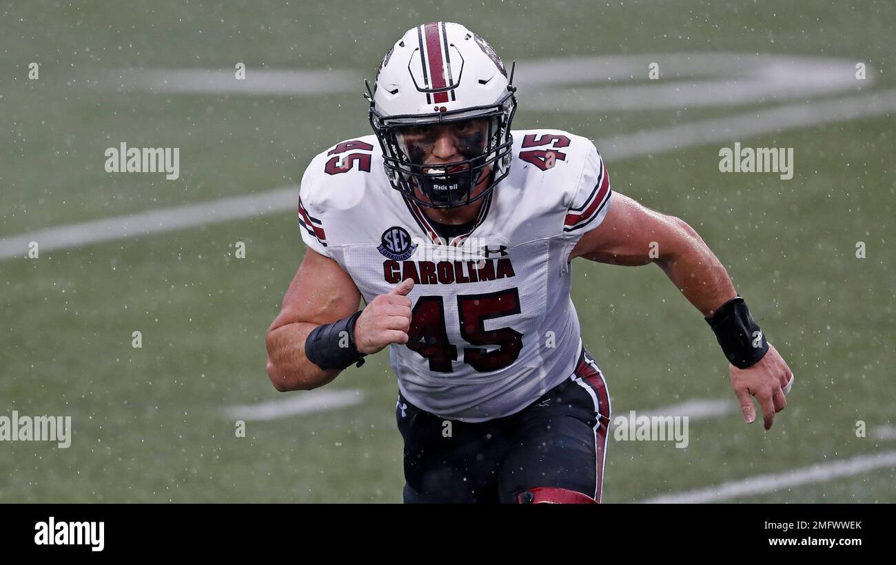 South Carolina linebacker Spencer Eason-Riddle (45) give chase on a ...