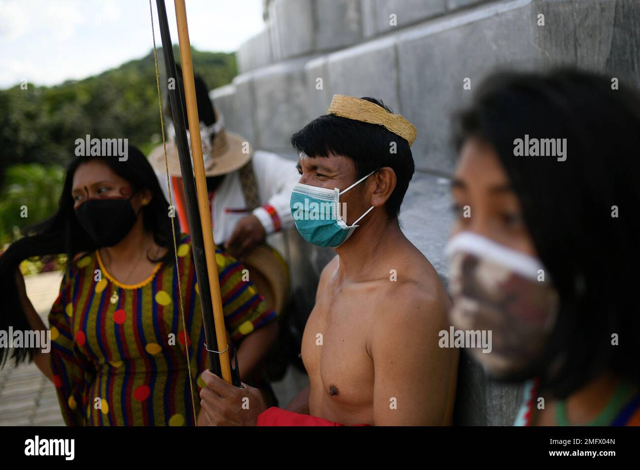 Indigenous Wayuu people wearing masks against the spread of the new ...