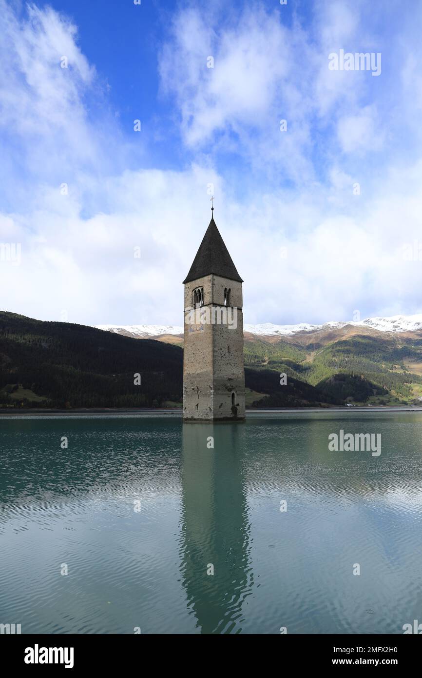 The sunken church tower in Lake Reschen - Vinschgau Stock Photo - Alamy