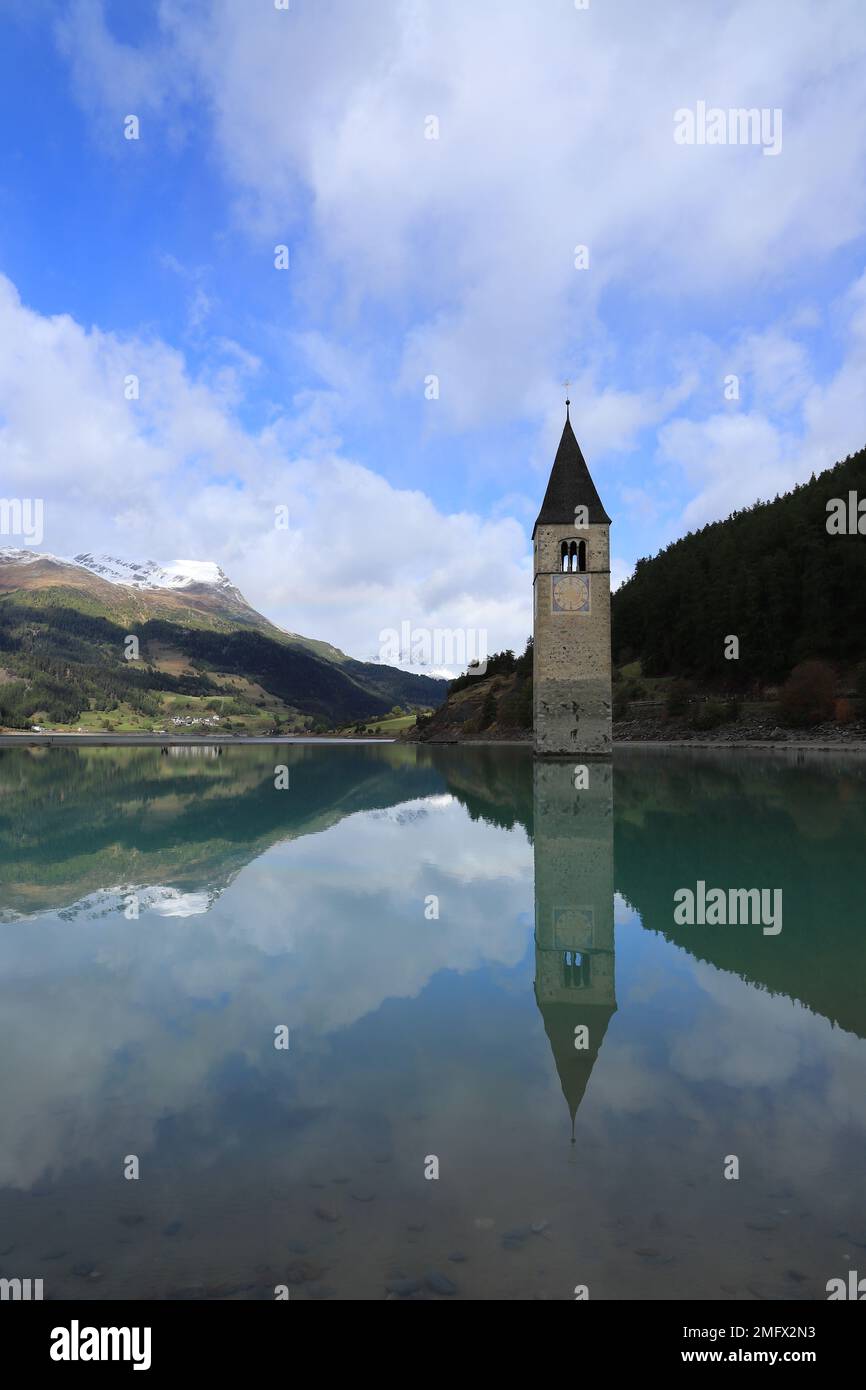 The sunken church tower in Lake Reschen - Vinschgau Stock Photo - Alamy