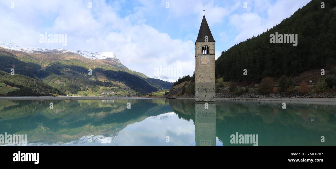 The sunken church tower in Lake Reschen - Vinschgau Stock Photo - Alamy