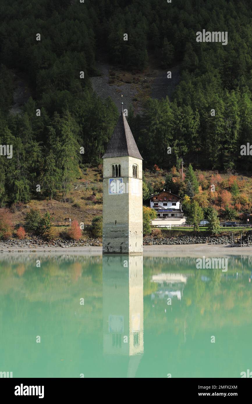 The sunken church tower in Lake Reschen - Vinschgau Stock Photo - Alamy