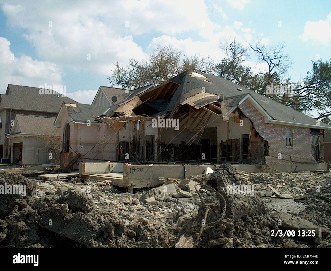 Aftermath - New Orleans - 26-HK-41-37. NOLA Nov 05--house missing part ...
