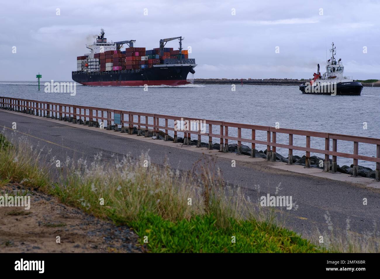 Tug and Container Ship, Durban Harbour Stock Photo - Alamy