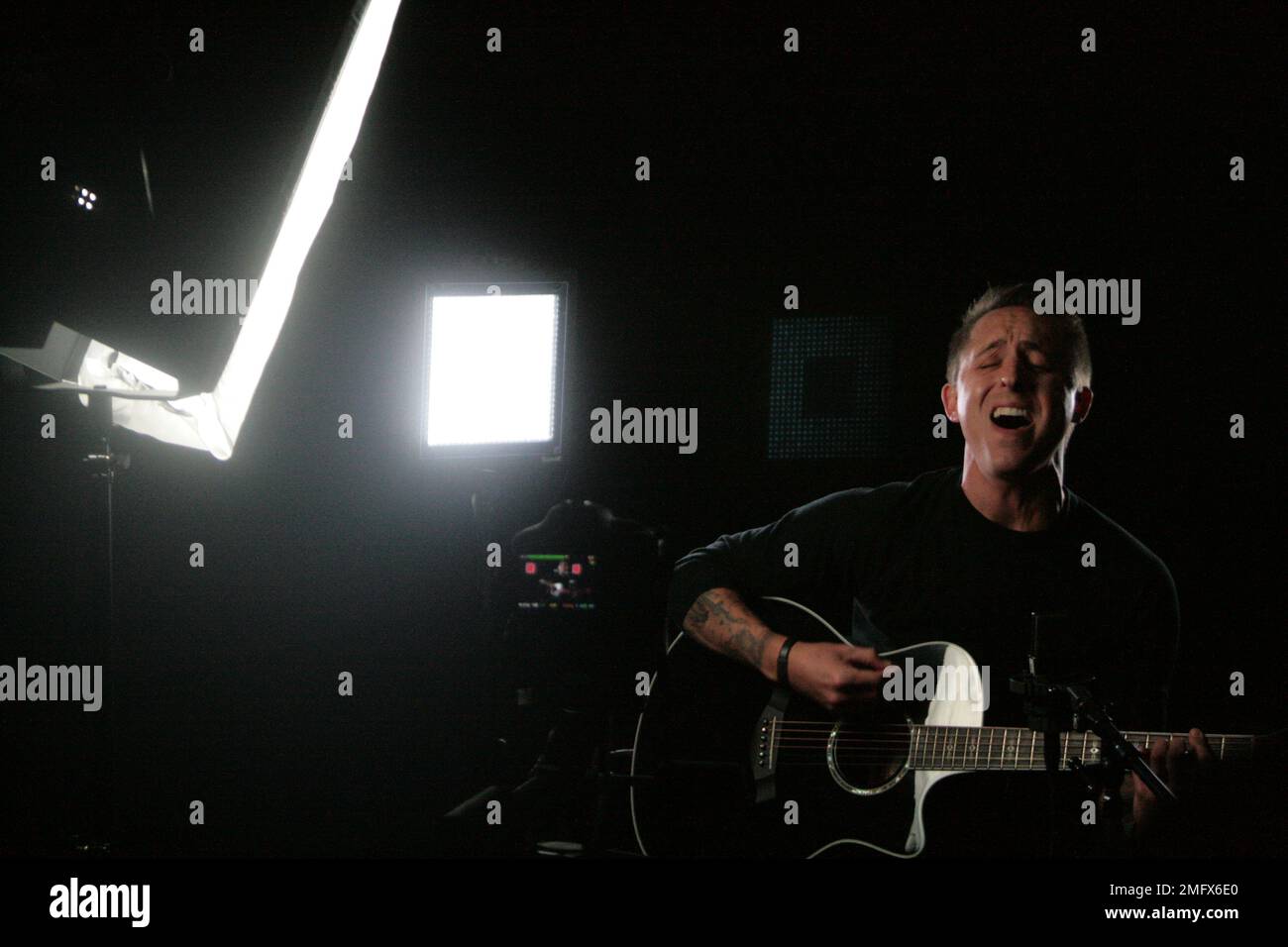 Yellowcard's Ben Dobson films a session in Brooklyn Stock Photo - Alamy