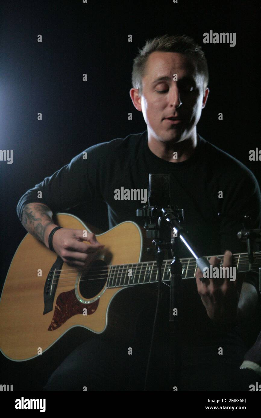 Yellowcard's Ben Dobson films a session in Brooklyn Stock Photo - Alamy