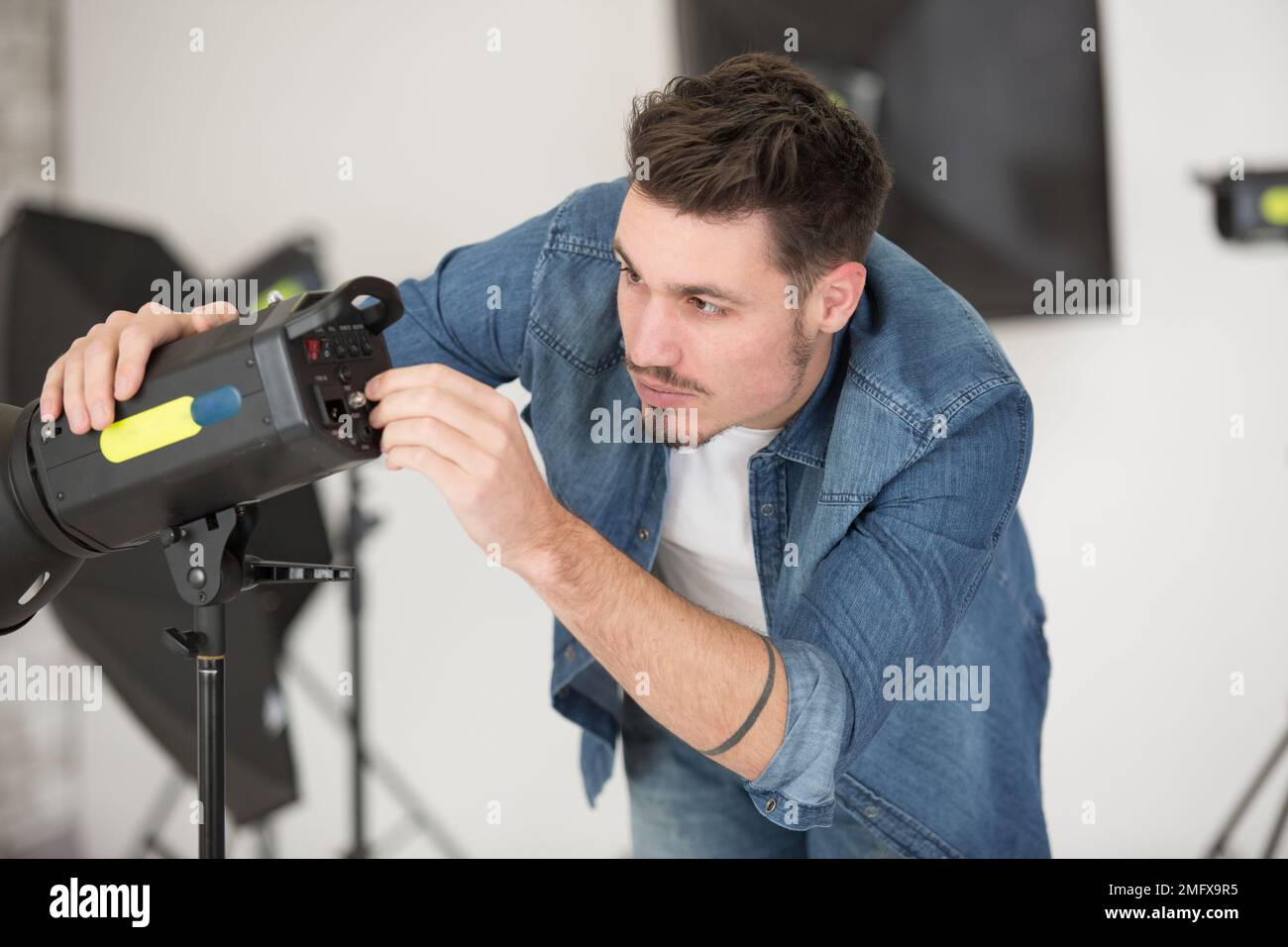 photographer is working on flash Stock Photo - Alamy