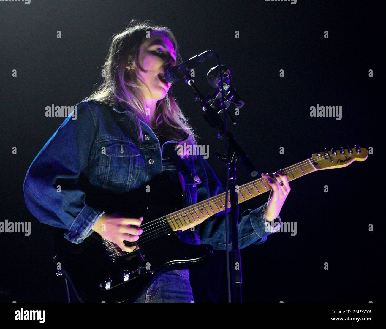 Wolf alice ellie rowsell hi-res stock photography and images - Alamy
