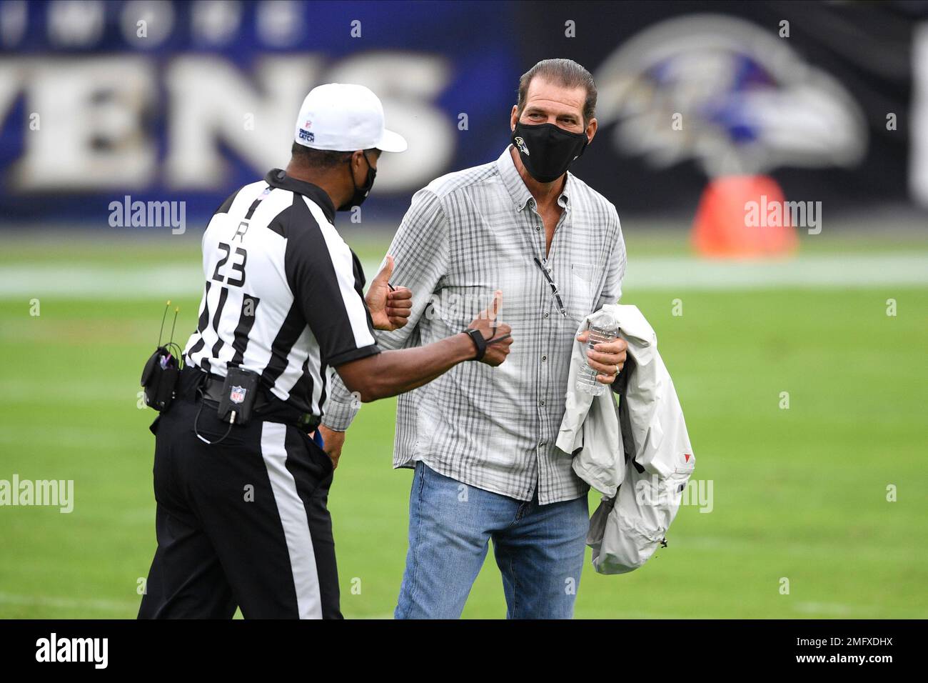 Baltimore Ravens owner Steve Bisciotti, right, talks with referee ...