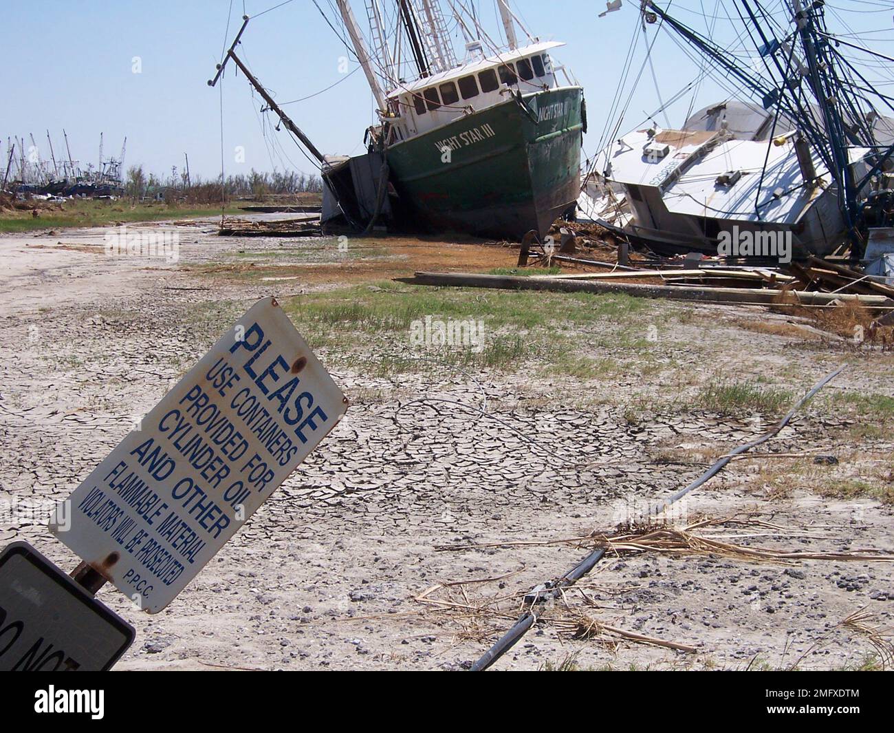 Smashed boats hi-res stock photography and images - Alamy