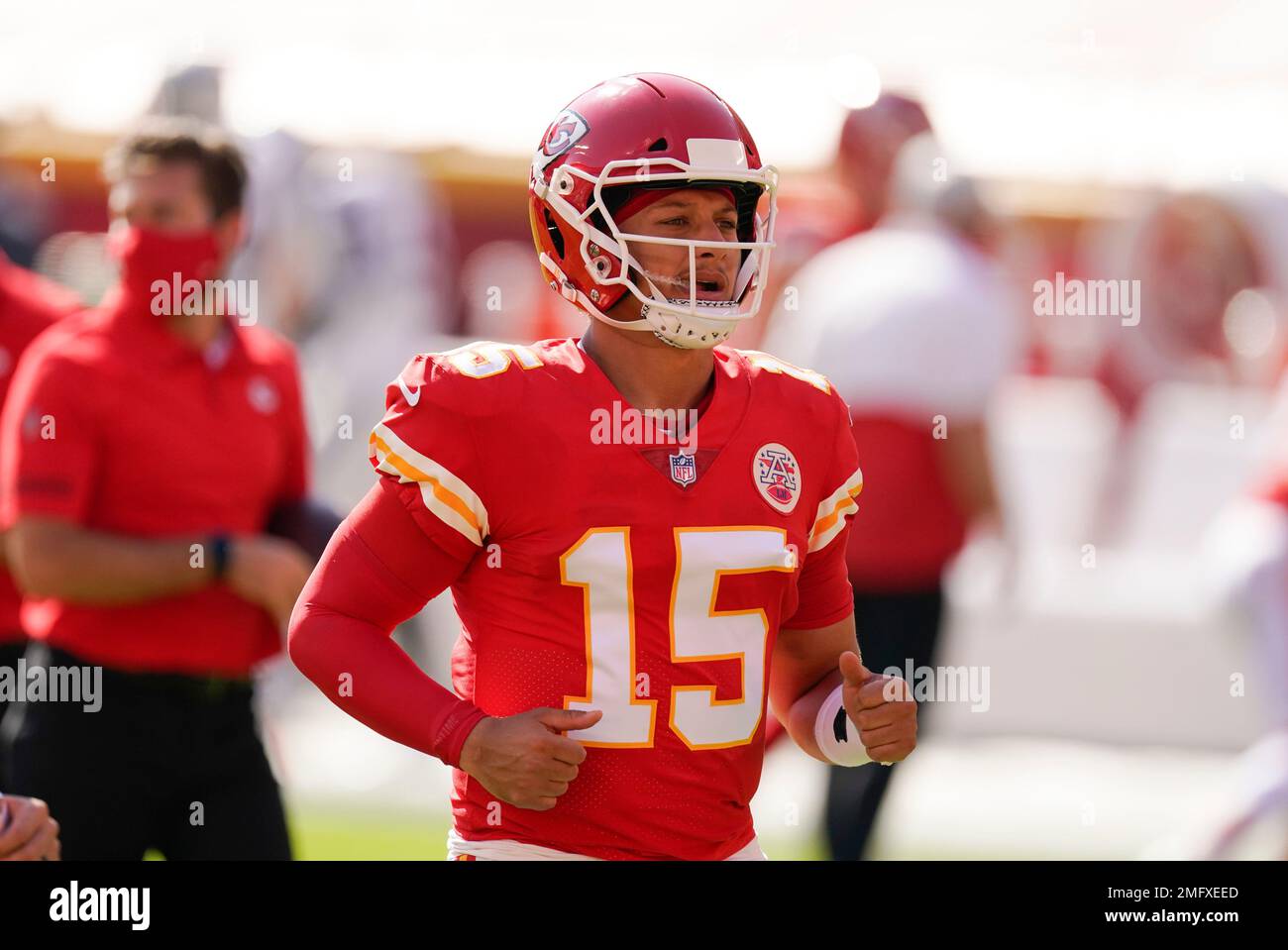 Kansas City Chiefs quarterback Patrick Mahomes warms up before an NFL ...