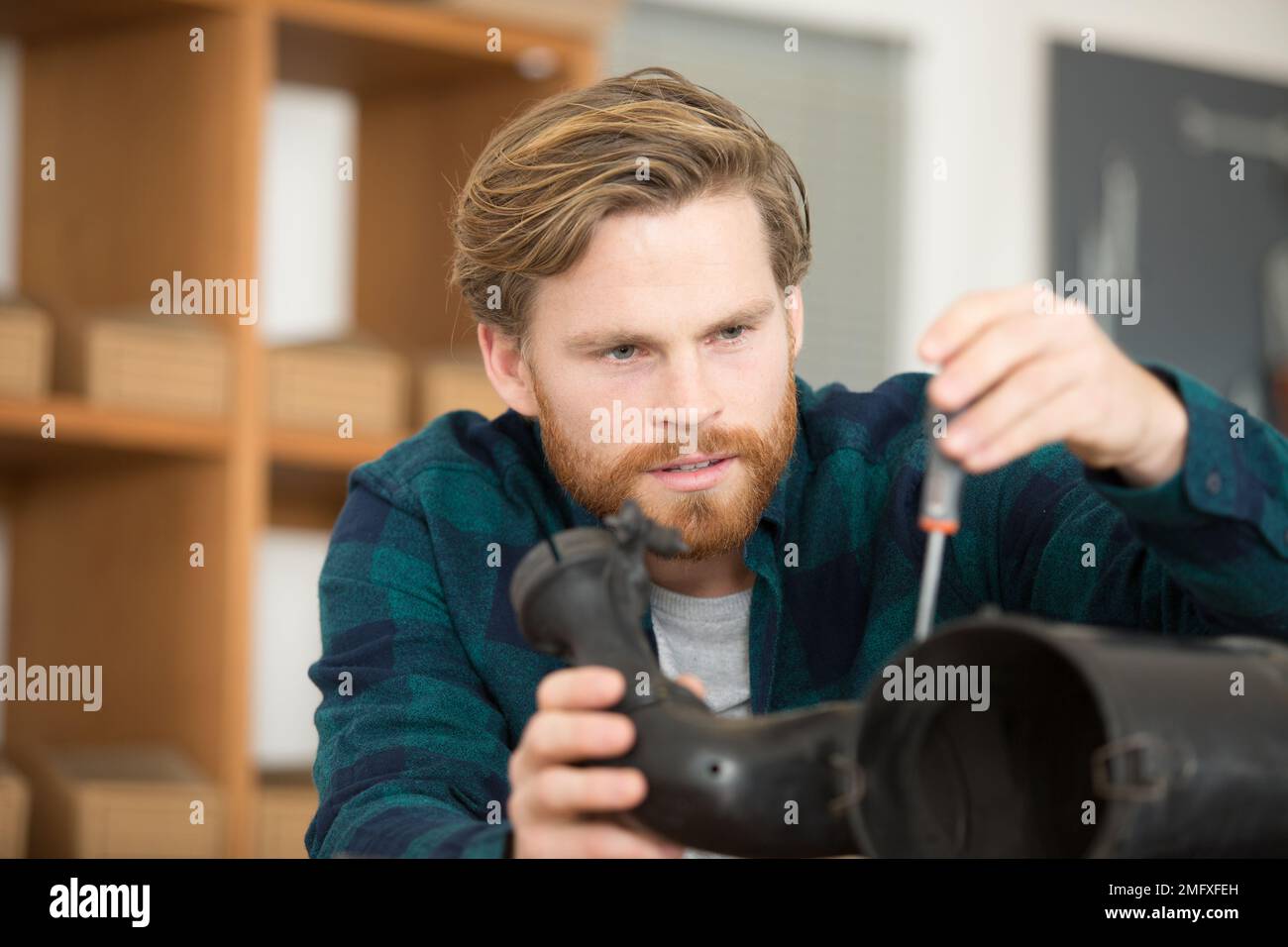 Assemble car parts hi-res stock photography and images - Alamy