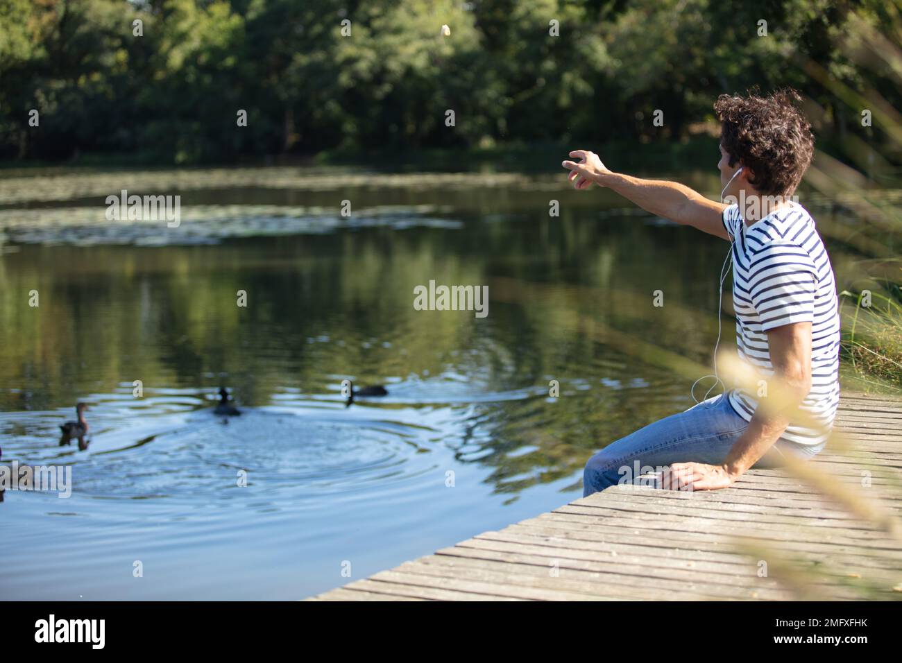 Young people feed ducks hi-res stock photography and images - Alamy