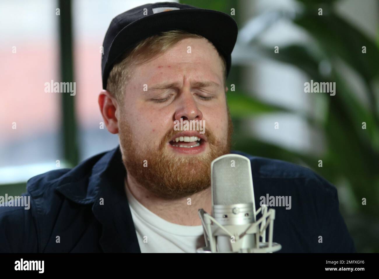Tom walker singer hi-res stock photography and images - Alamy