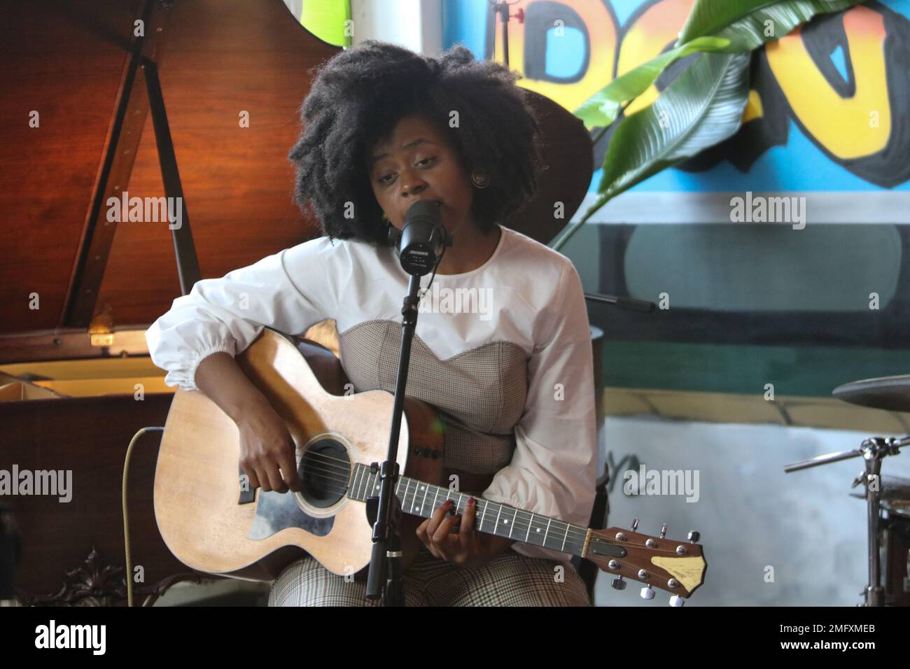 Victory Boyd films a session in Brooklyn Stock Photo - Alamy