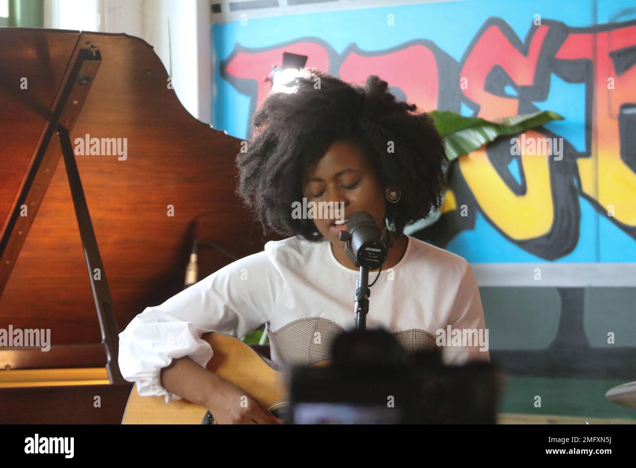 Victory Boyd films a session in Brooklyn Stock Photo - Alamy