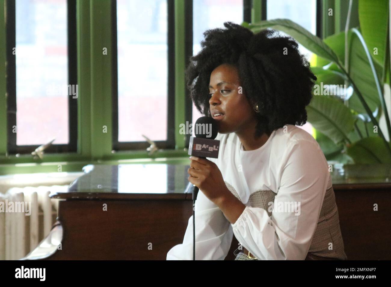 Victory Boyd films a session in Brooklyn Stock Photo - Alamy