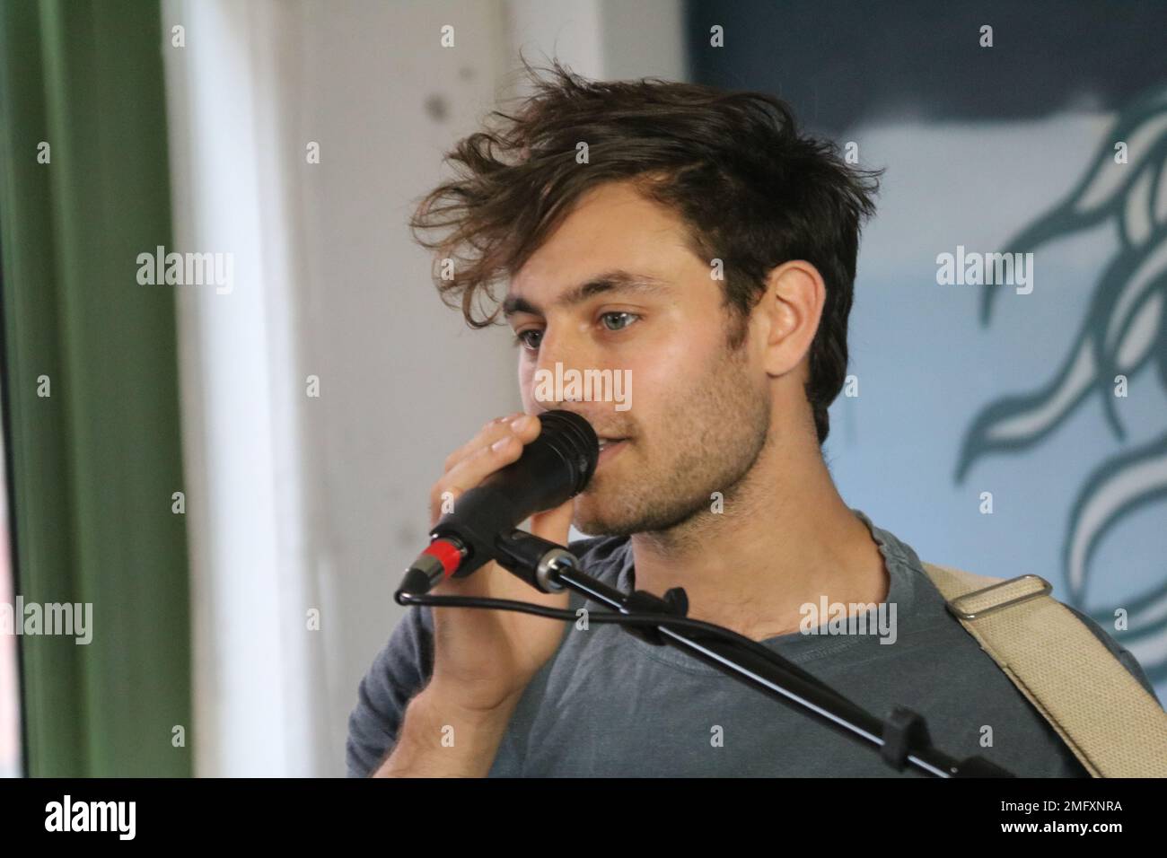 Yoke Lore - Adrian Galvin films a session in Brooklyn Stock Photo - Alamy