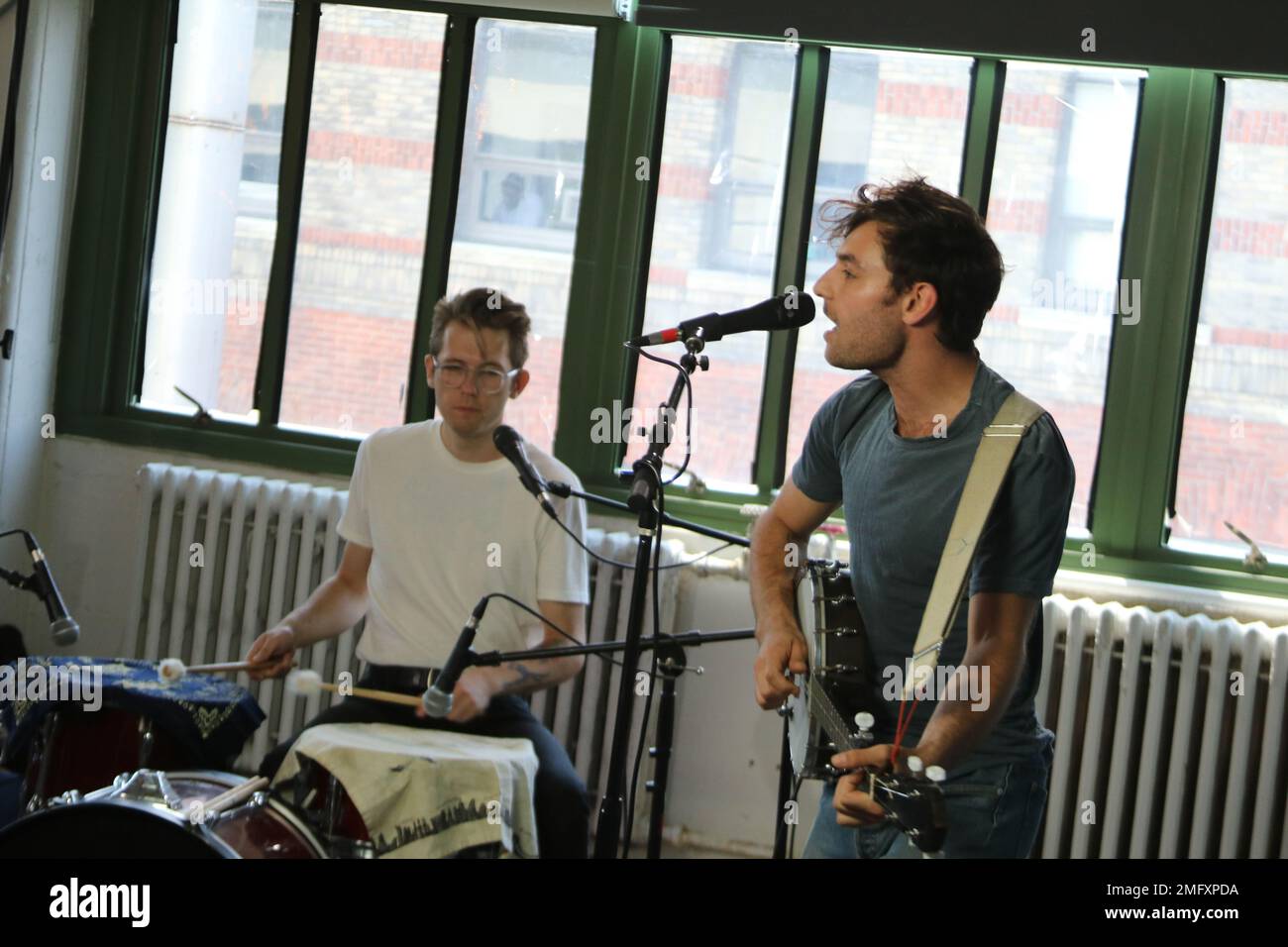 Yoke Lore - Adrian Galvin films a session in Brooklyn Stock Photo - Alamy